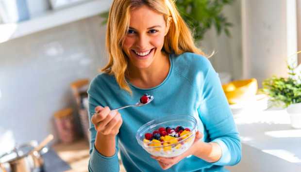 5 أطعمة خفيفة تساعدك على التحكم في الشهية وتقليص محيط الخصر | مبتدا