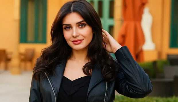 سارة بدير تتصدر التريند.. والدها فنان شهير (صور) | مبتدا