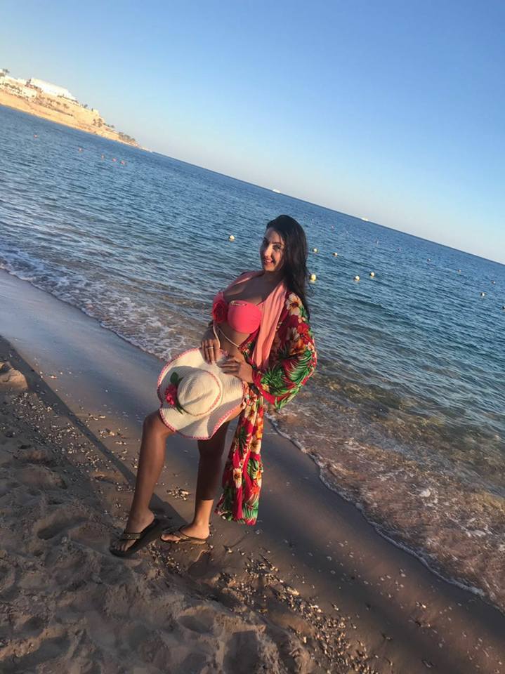 صور إطلالة ساخنة جديدة بـ«البكينى لصافيناز فى شرم الشيخ مبتدا