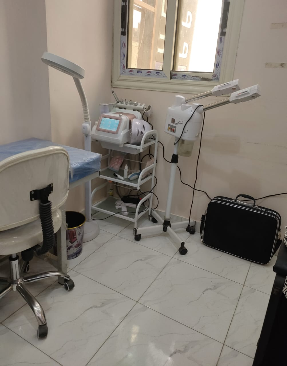 صحة سوهاج ضبط فتاة تنتحل صفة أخصائية تجميل بعيادة غير مرخصة بجرجا مبتدا